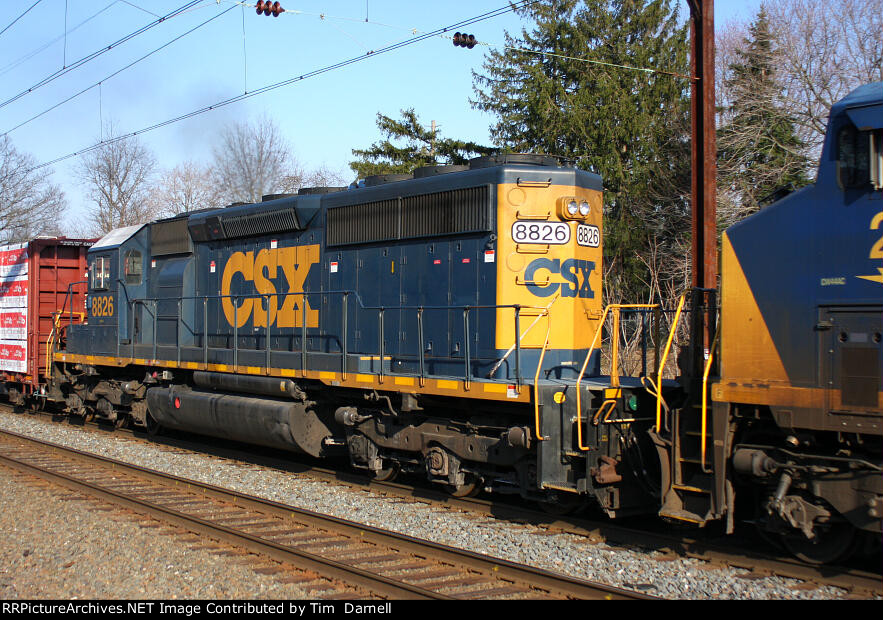 CSX 8826 on Q439